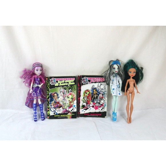monster high | Toys | Monster High Doll Lot Of 5 2 Books Ari ...